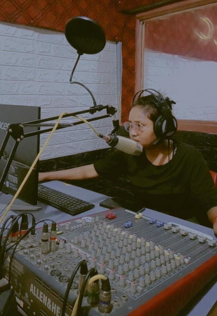 DOMINGAS DA S. GONÇALVES:VENDEDORA AMBULANTE NE’EBÉ SAI MÓS XEFE ...